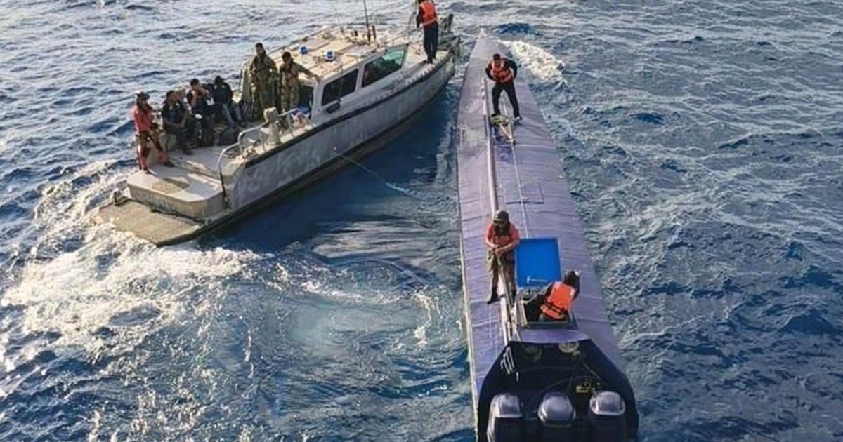 Con información de EU, la Marina intercepta semisumergible con cuatro ...